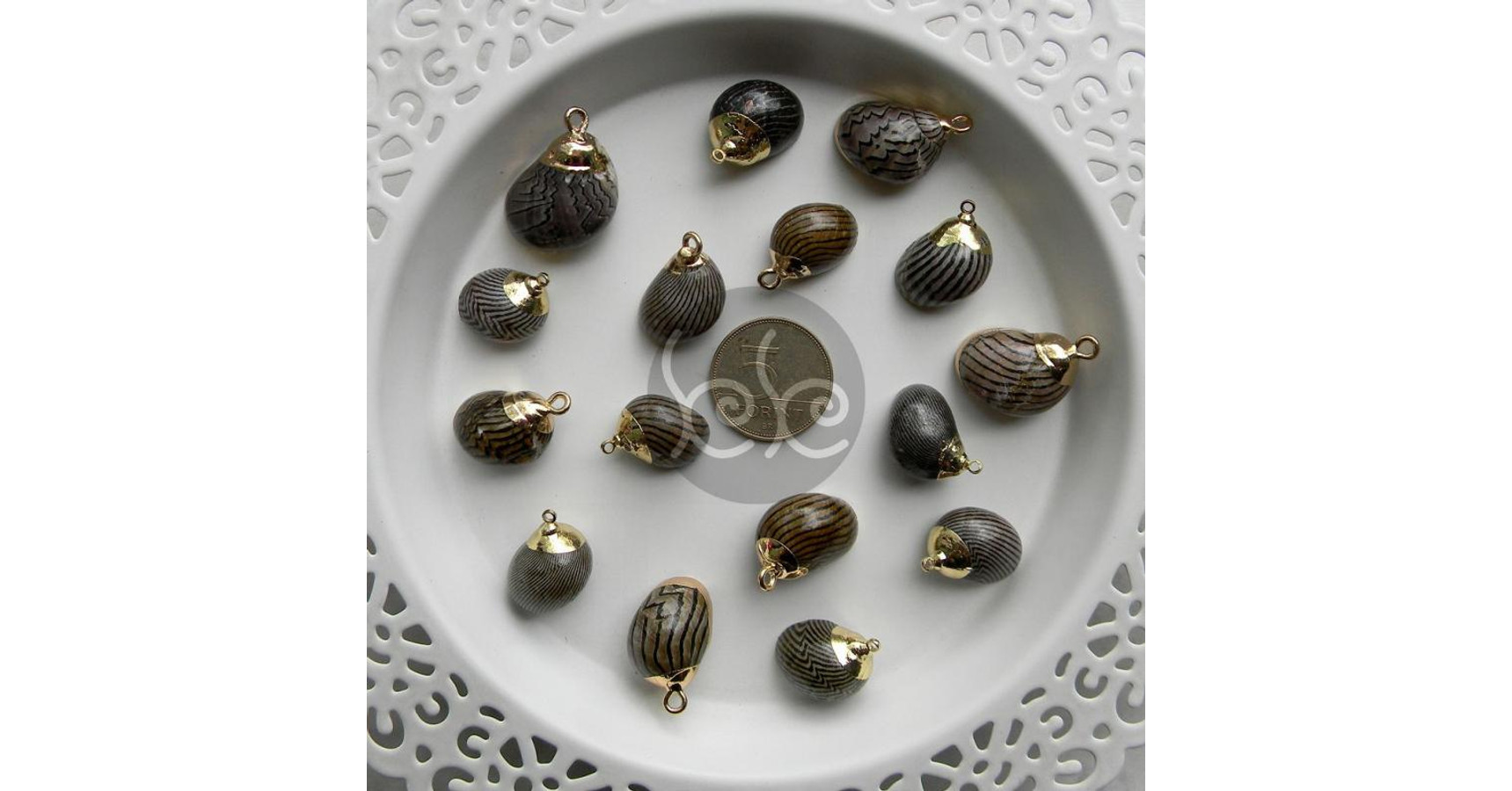 Barna-arany csíkos csiga medál - Shoprenter Demo áruház