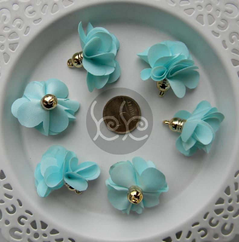 Világoskék nagy virág alakú bojt - Shoprenter Demo áruház